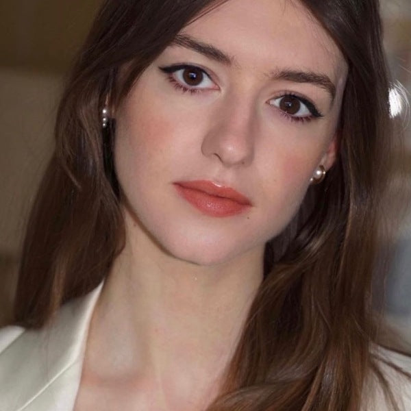 Daisy Edgar jones / BELUGA Pearl Earring